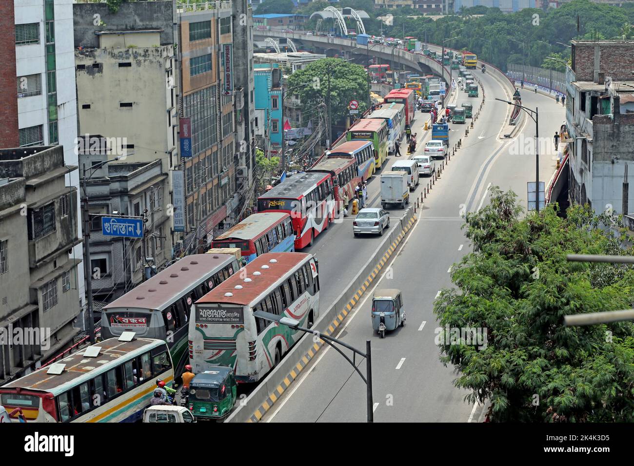 The road to Gulistan end the Mayor Hanif flyover has become a living ...