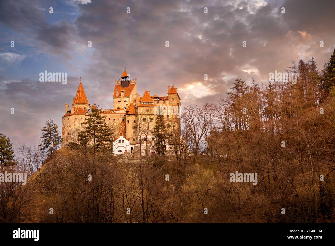 Beautiful panoramic view of Dracula Bran medieval castle in the sunset ...
