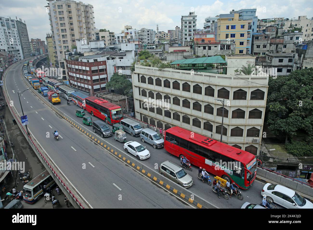 The road to Gulistan end the Mayor Hanif flyover has become a living ...