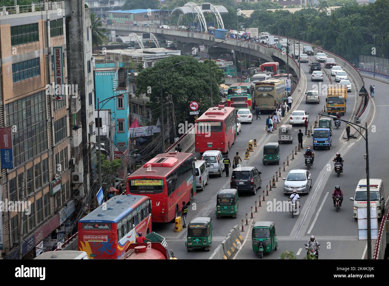 The road to Gulistan end the Mayor Hanif flyover has become a living ...