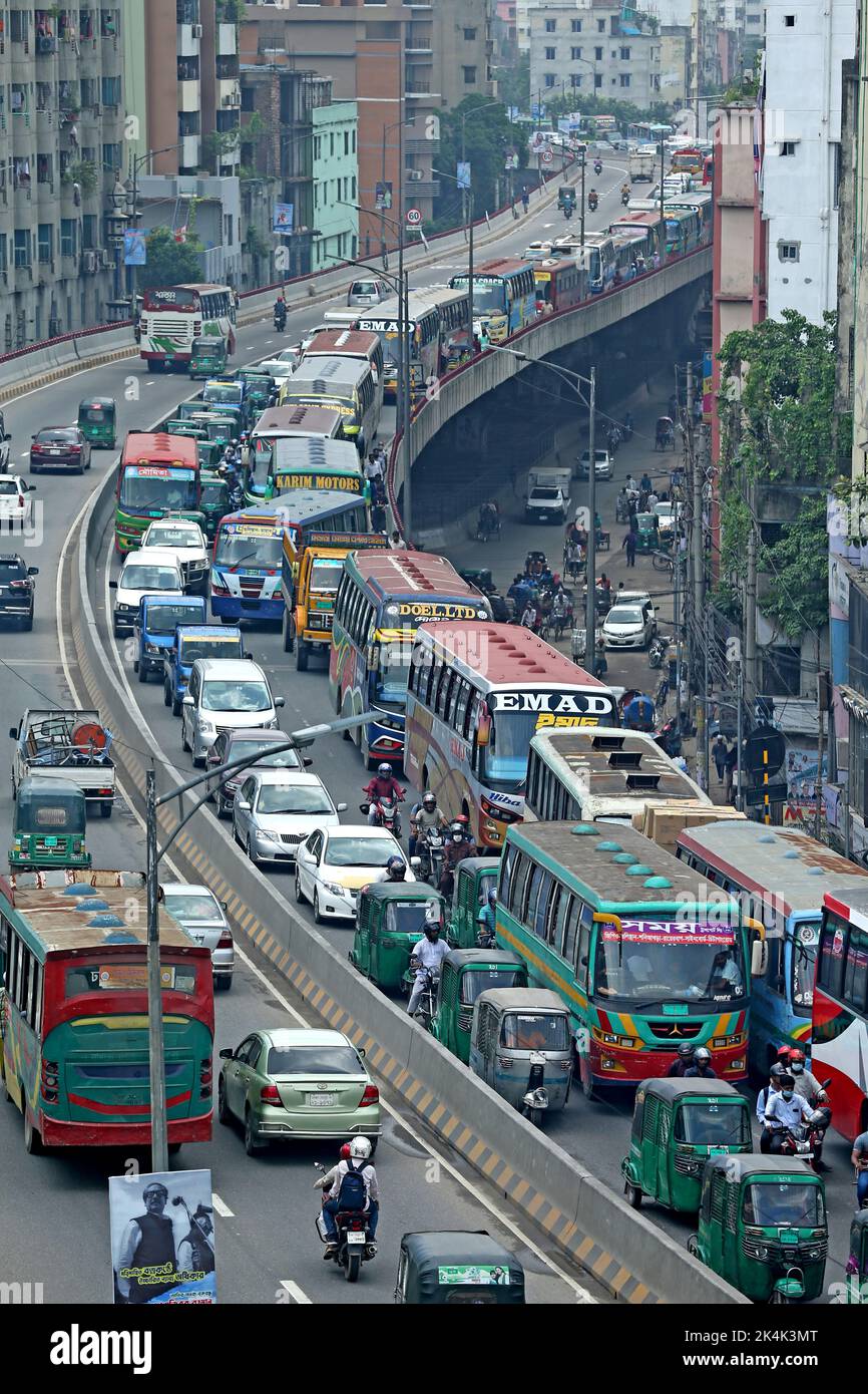 The road to Gulistan end the Mayor Hanif flyover has become a living ...