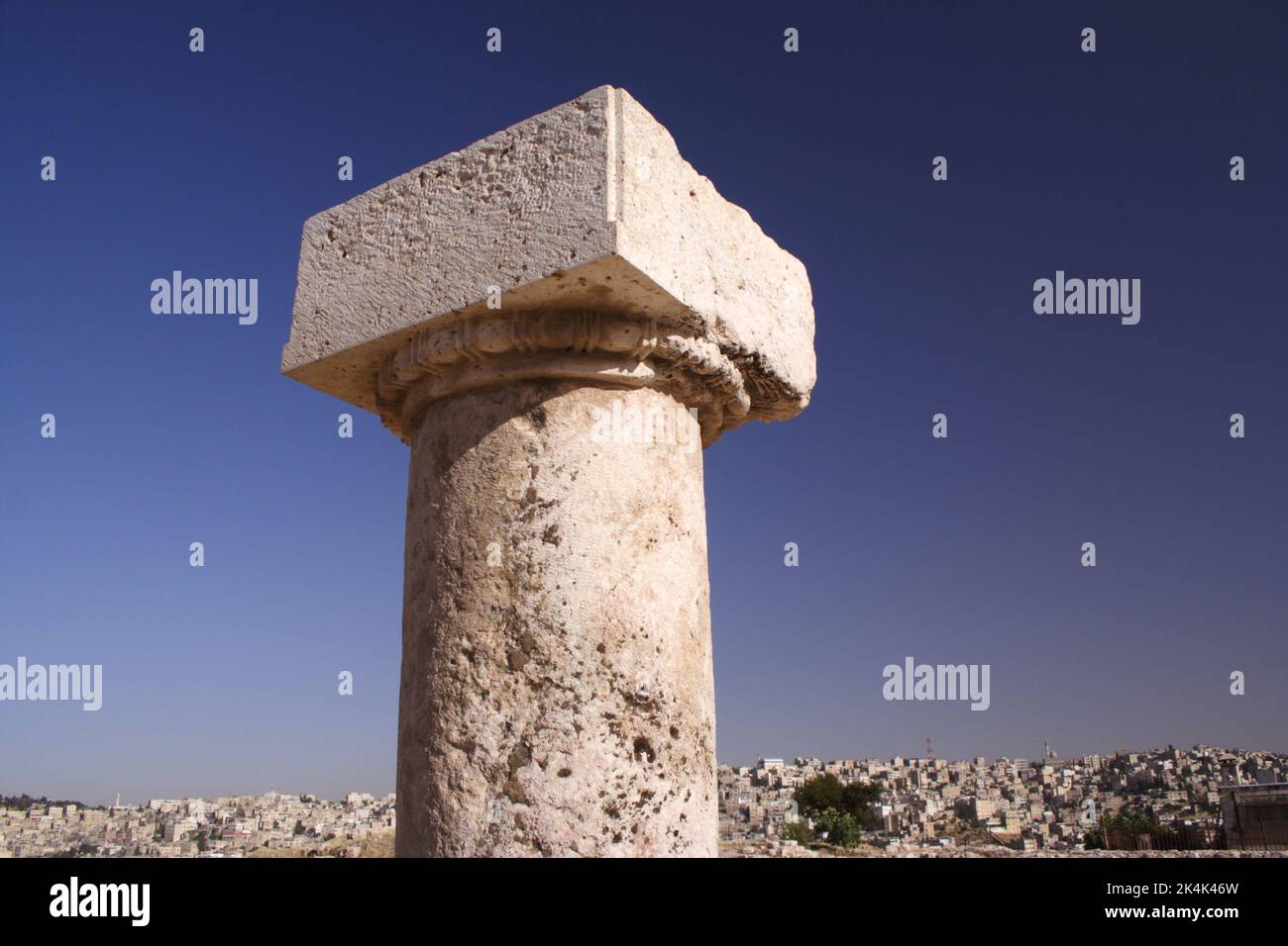 Pillar and capital, Temple of Hercules, Amman, Jordan Stock Photo - Alamy