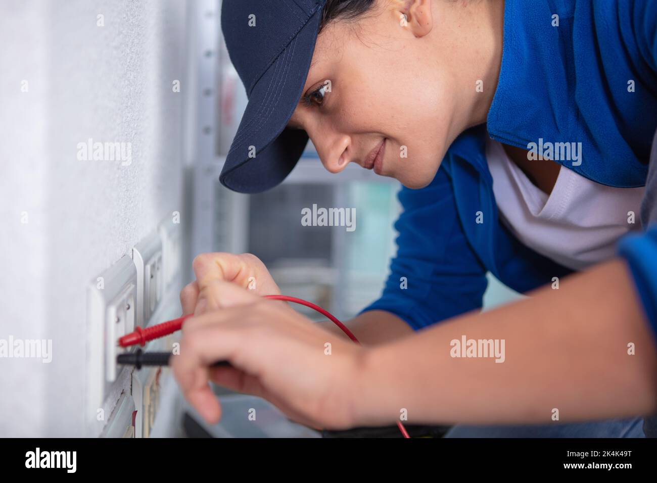 Builder woman working cables hi-res stock photography and images - Alamy