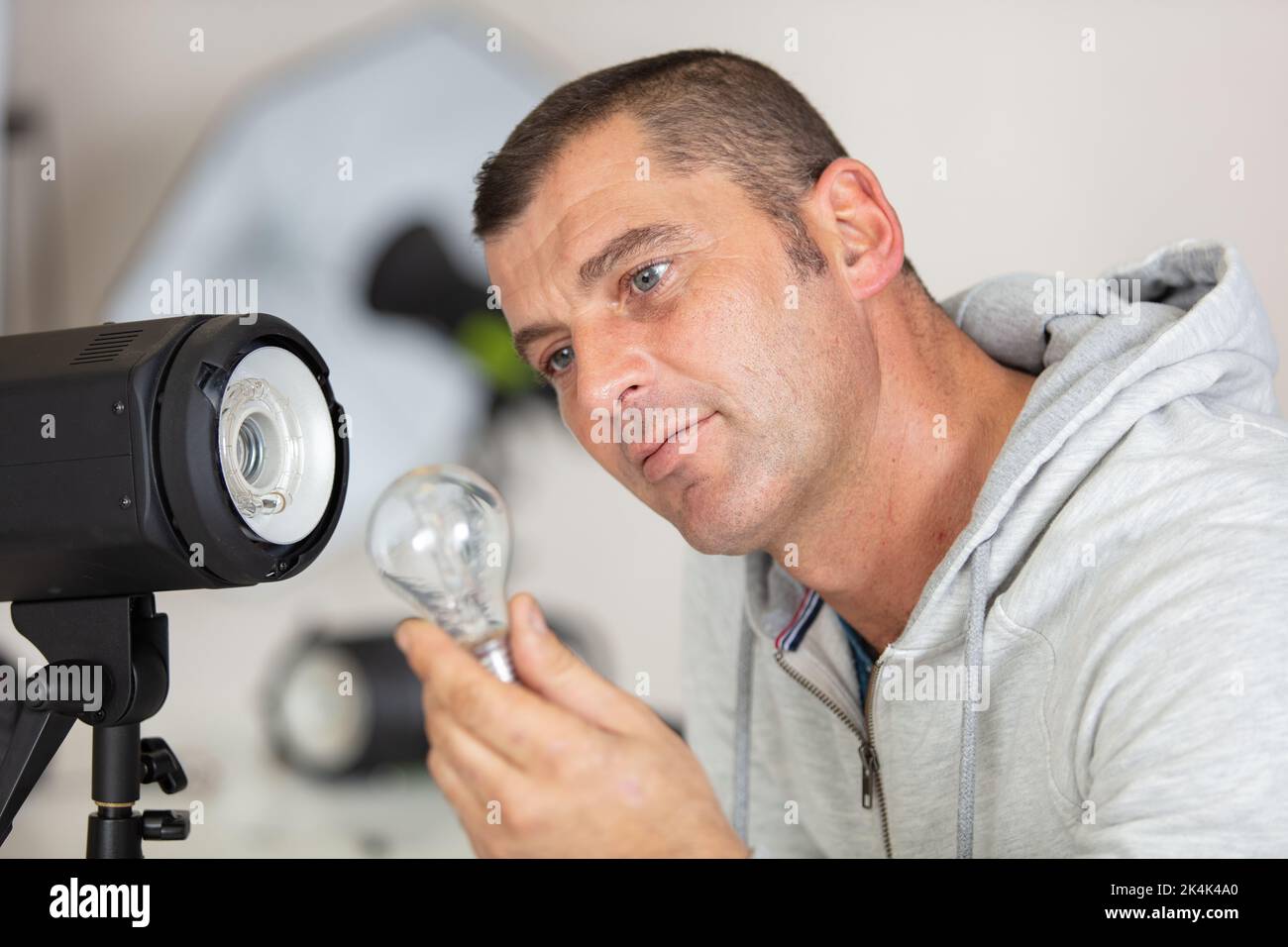 Changing camera lens hi-res stock photography and images - Alamy