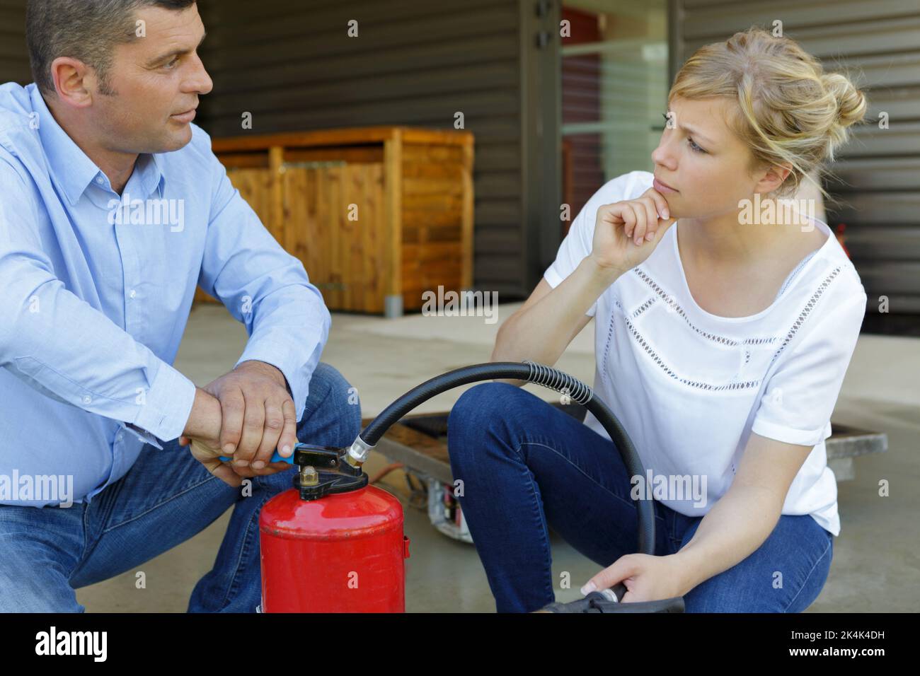 woman learning to use fire extinguisers Stock Photo - Alamy