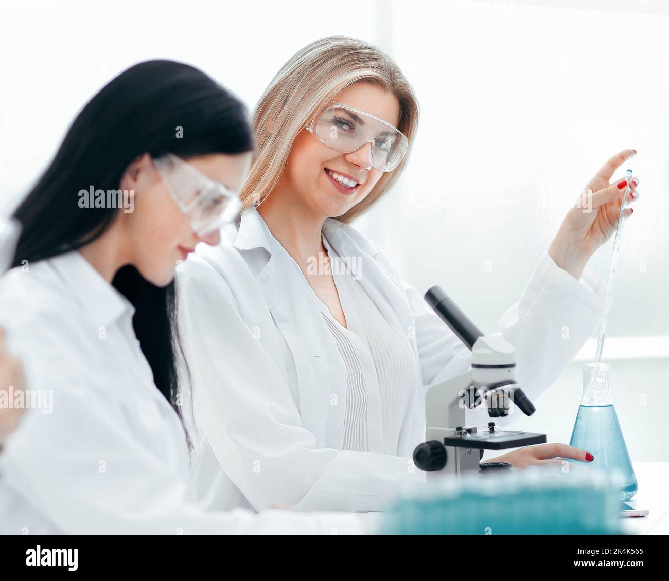 Student testing laboratory hi-res stock photography and images - Alamy
