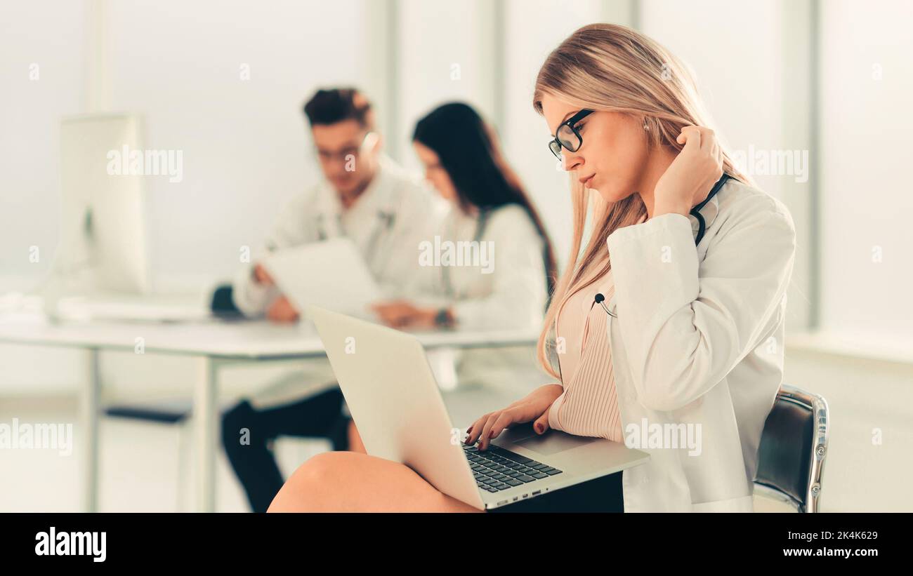 Doctor nurse working documents hi-res stock photography and images - Alamy