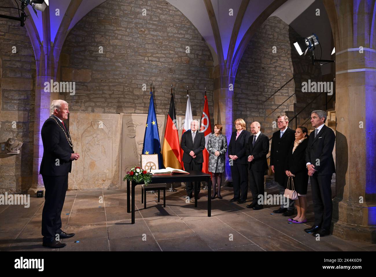 03 October 2022, Thuringia, Erfurt: Andreas Bausewein (l., SPD), Mayor ...
