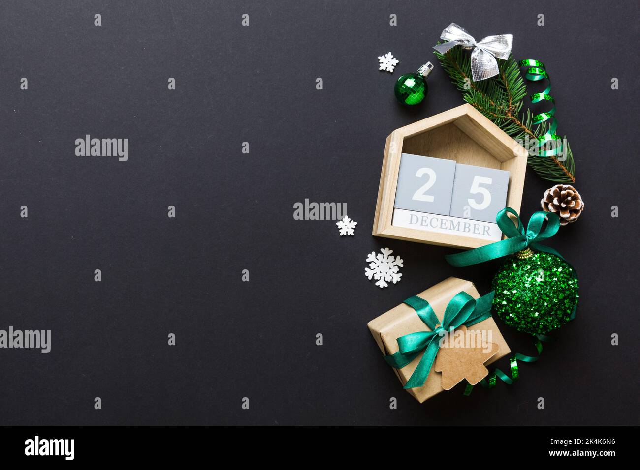 Christmas calendar 25 december. Christmas gift, fir branches, pine ...