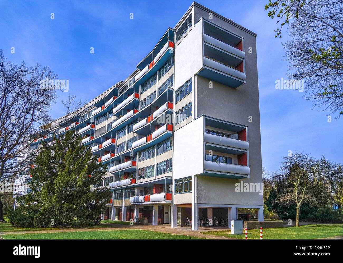 Hansaviertel in Berlin, apartment building by Walter Gropius, 1957 ...