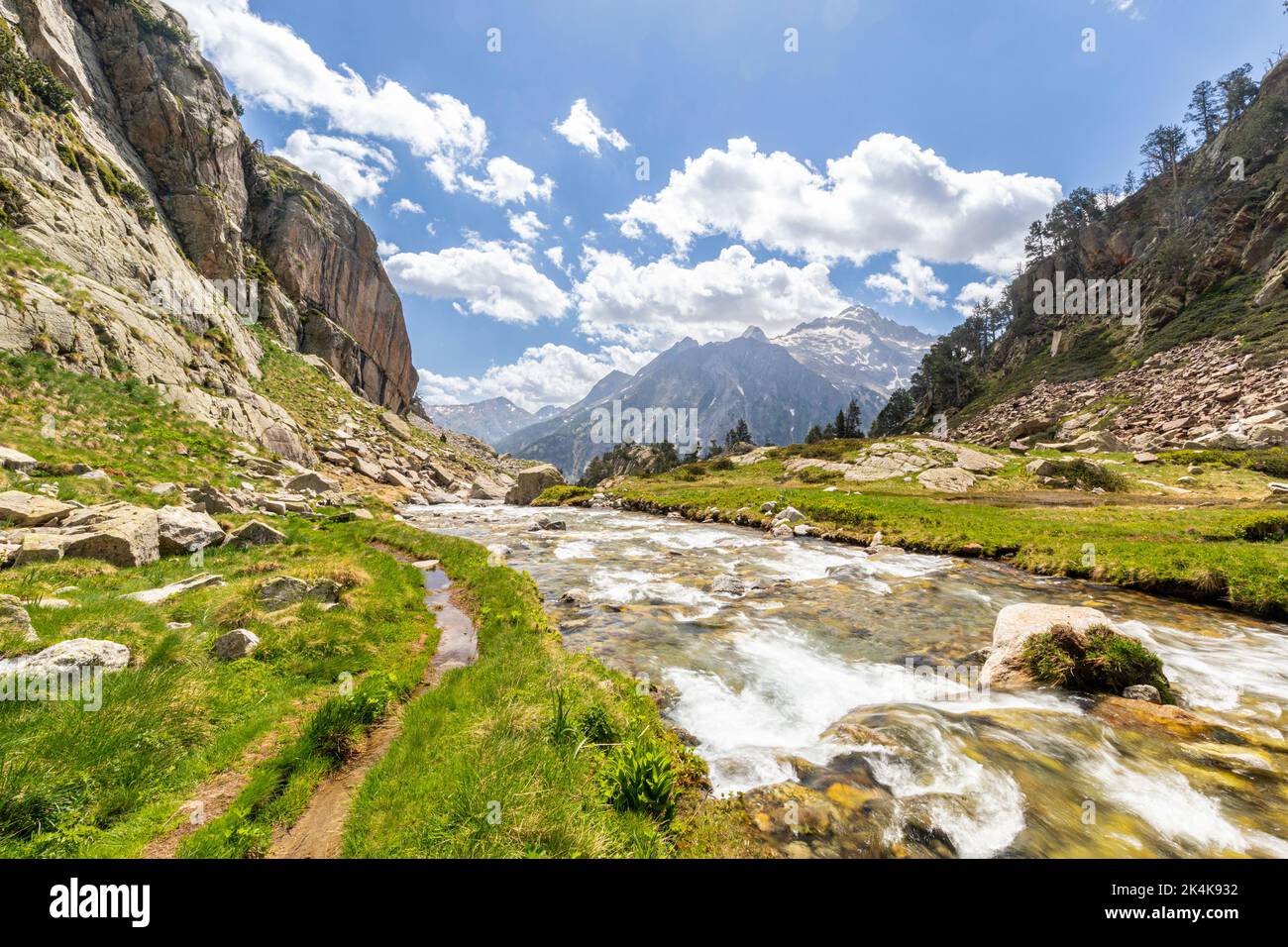 Route to Remuñe Ibón (lake), Gorge of Remuñe, Natural Park of Posets ...