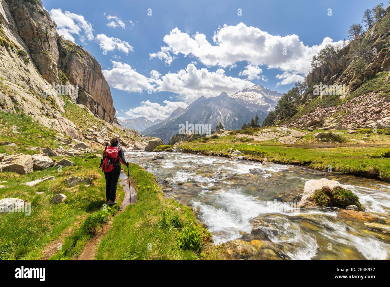 Route to Remuñe Ibón (lake), Gorge of Remuñe, Natural Park of Posets ...