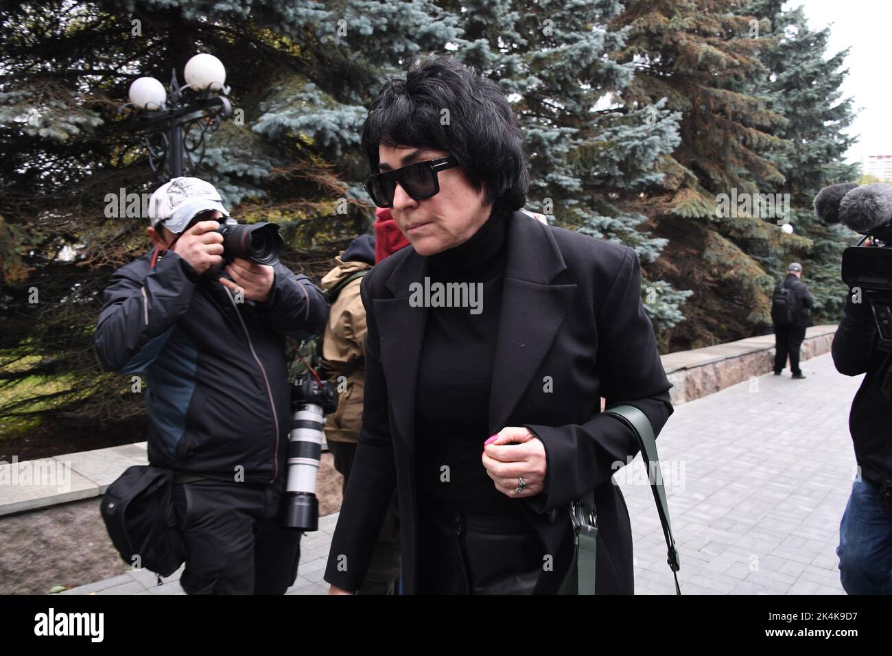 Moscow. The singer Lolita Milyavskaya during the funeral of the artist ...