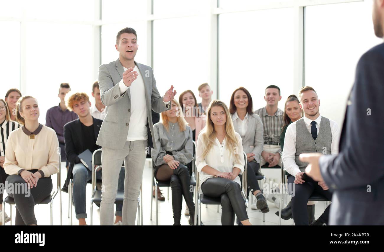 close up. speaker answering questions during the seminar Stock Photo ...