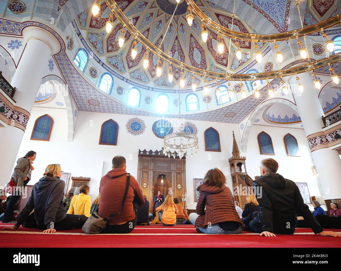 M explain hi-res stock photography and images - Alamy