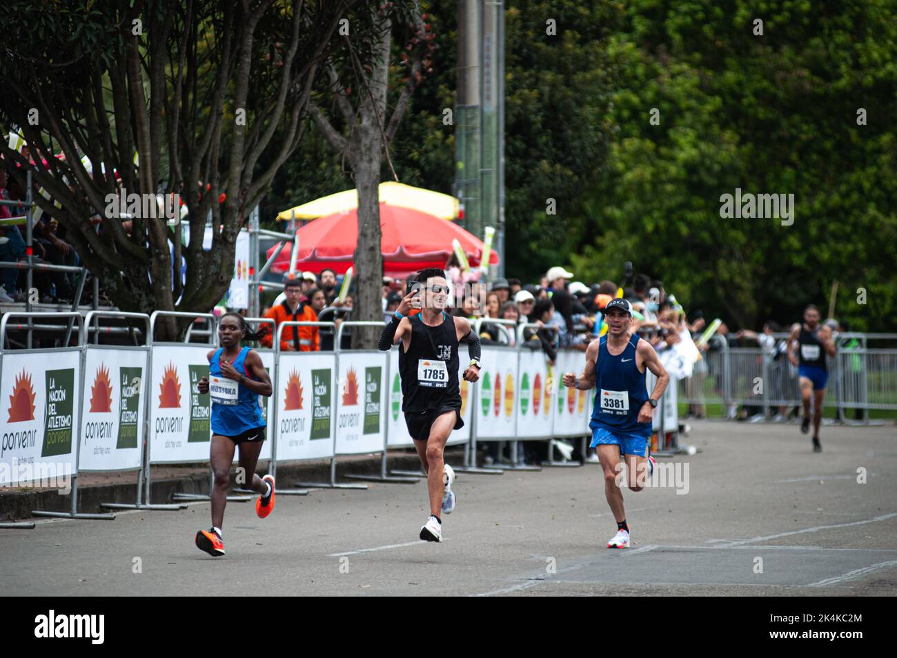 Athletes finish the race during the comeback after two years of Bogota ...