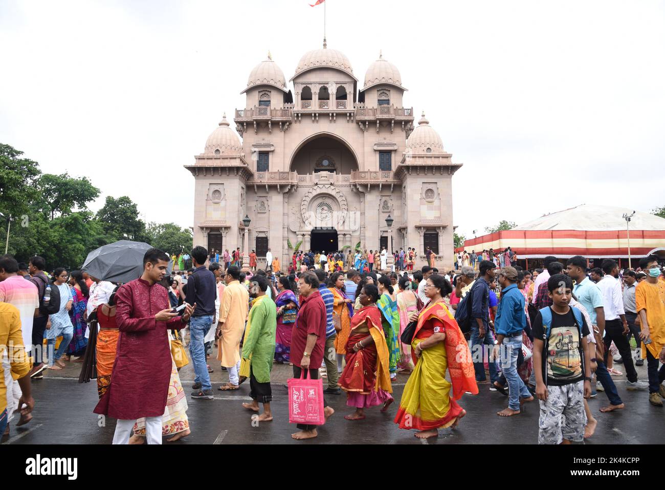 Kolkata, West Bengal, India. 2nd Oct, 2022. Devotees visit the Belur ...