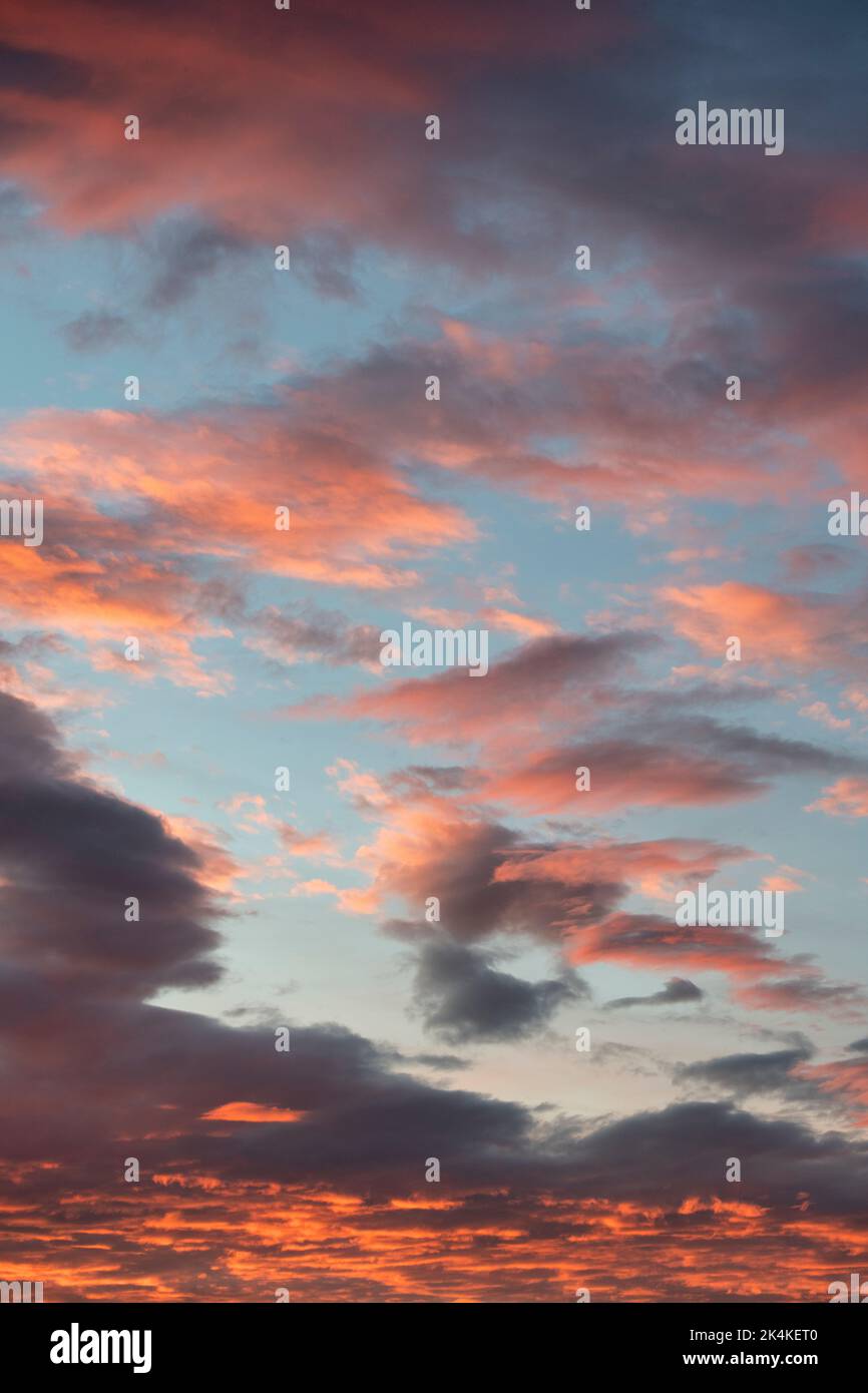Cloudy sky sunset clouds hi-res stock photography and images - Alamy