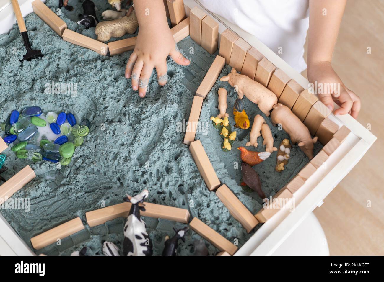 Kinetic sand box hi-res stock photography and images - Alamy