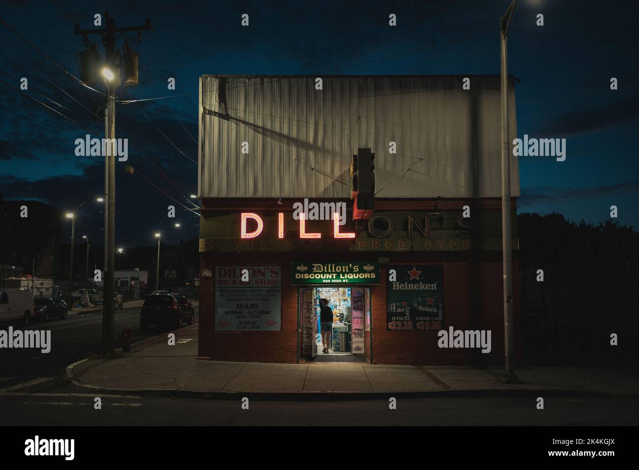 Dillons Package Store vintage neon sign at night, Holyoke ...