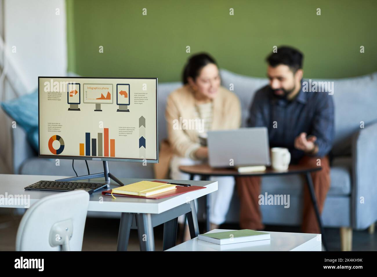 Computer screen data chart hi-res stock photography and images - Alamy