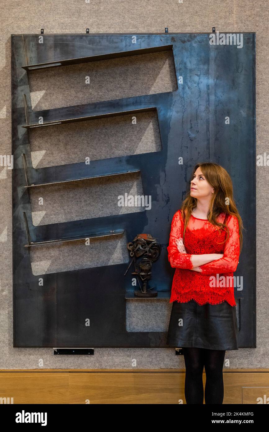 London, UK. 3rd Oct, 2022. Tejo Remy, Unique wall-mounted shelving unit ...