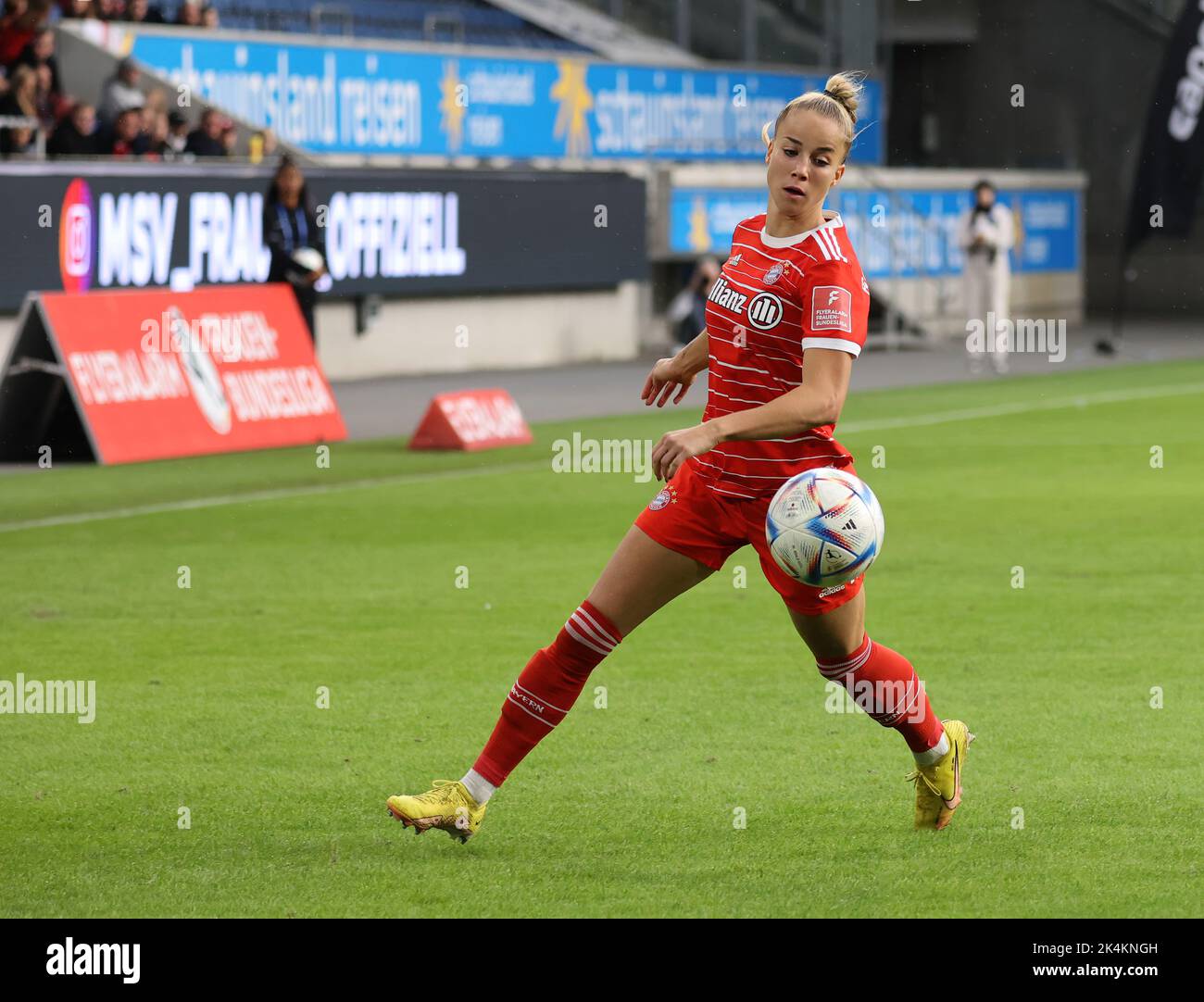 Duisburg, Germany. 02nd Oct, 2022. Flyeralarm Frauen Bundesliga ...