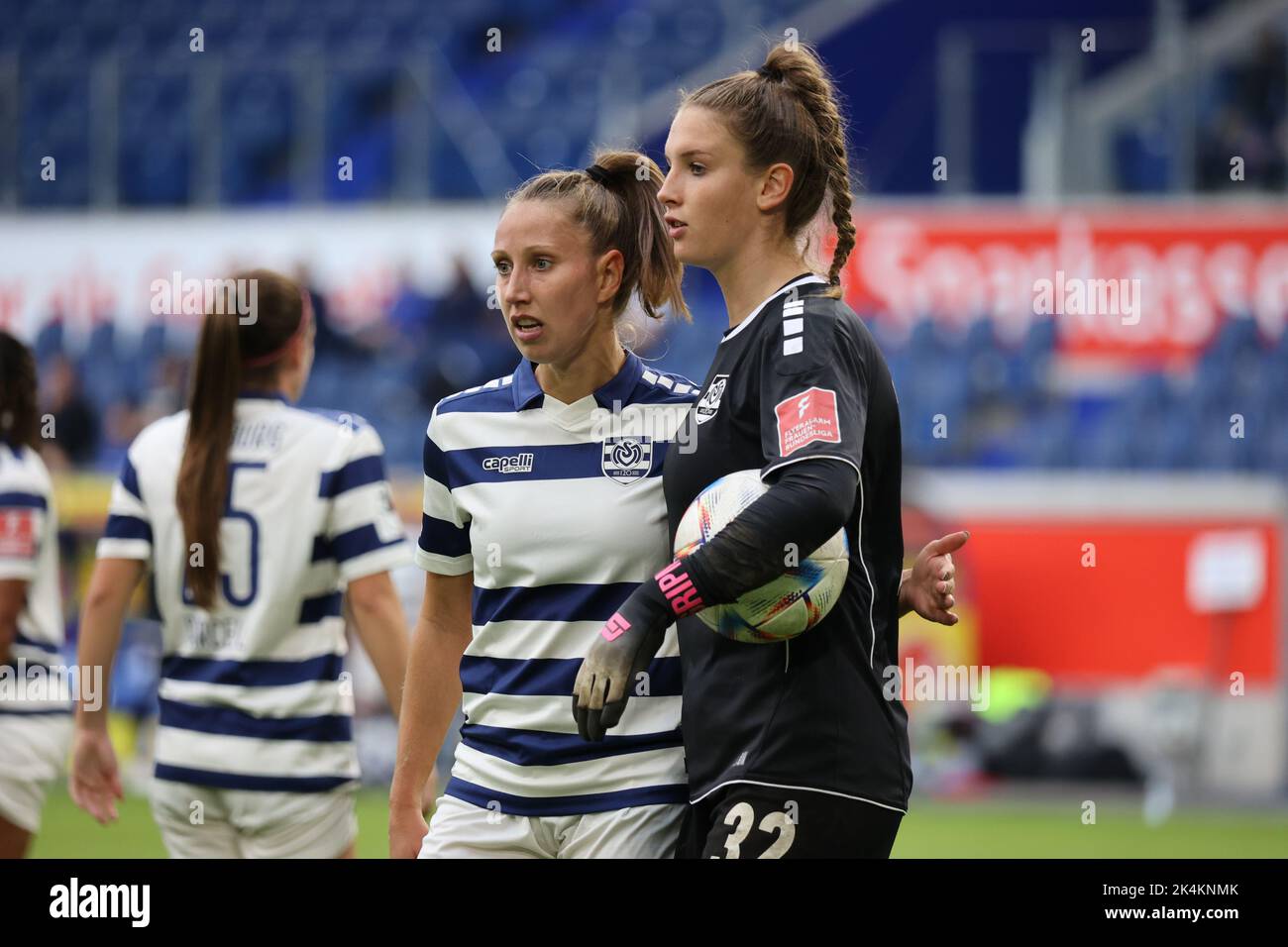 Duisburg, Germany. 02nd Oct, 2022. Flyeralarm Frauen Bundesliga ...