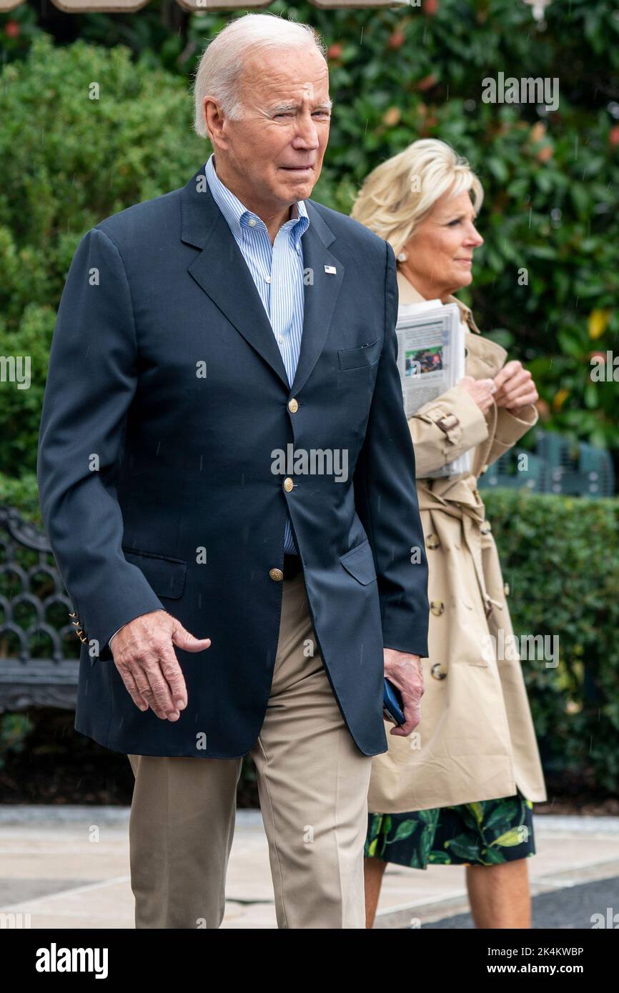 US President Joe Biden and First Lady Jill Biden walk to board Marine ...