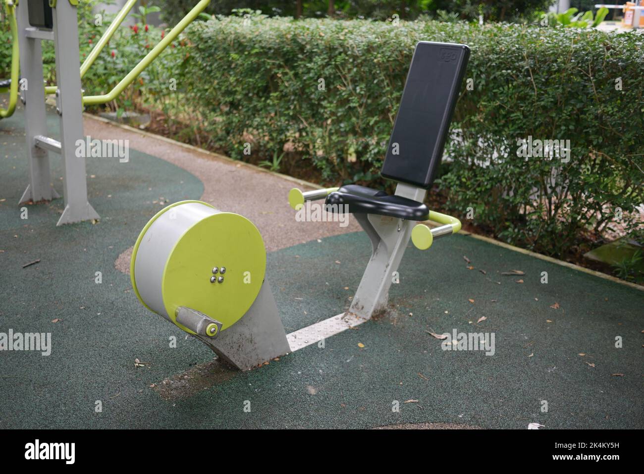 Outdoor fitness machines in a park in singapore Stock Photo - Alamy