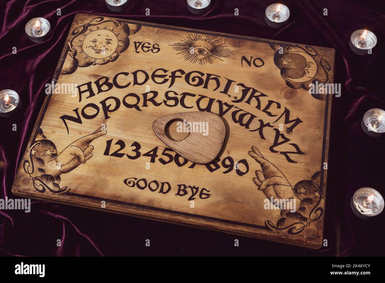 Handmade ouija board Stock Photo - Alamy