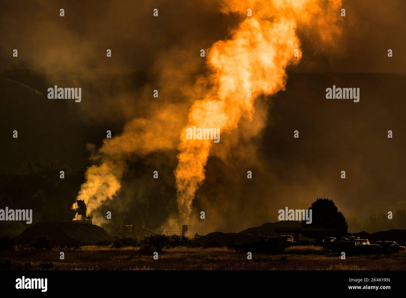 Smokestacks pollution steam hi-res stock photography and images - Alamy