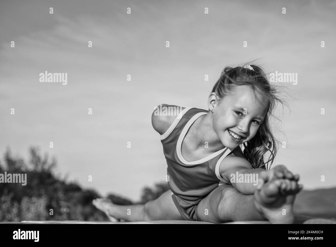 Tween kid girl training gymnastics hi-res stock photography and images ...