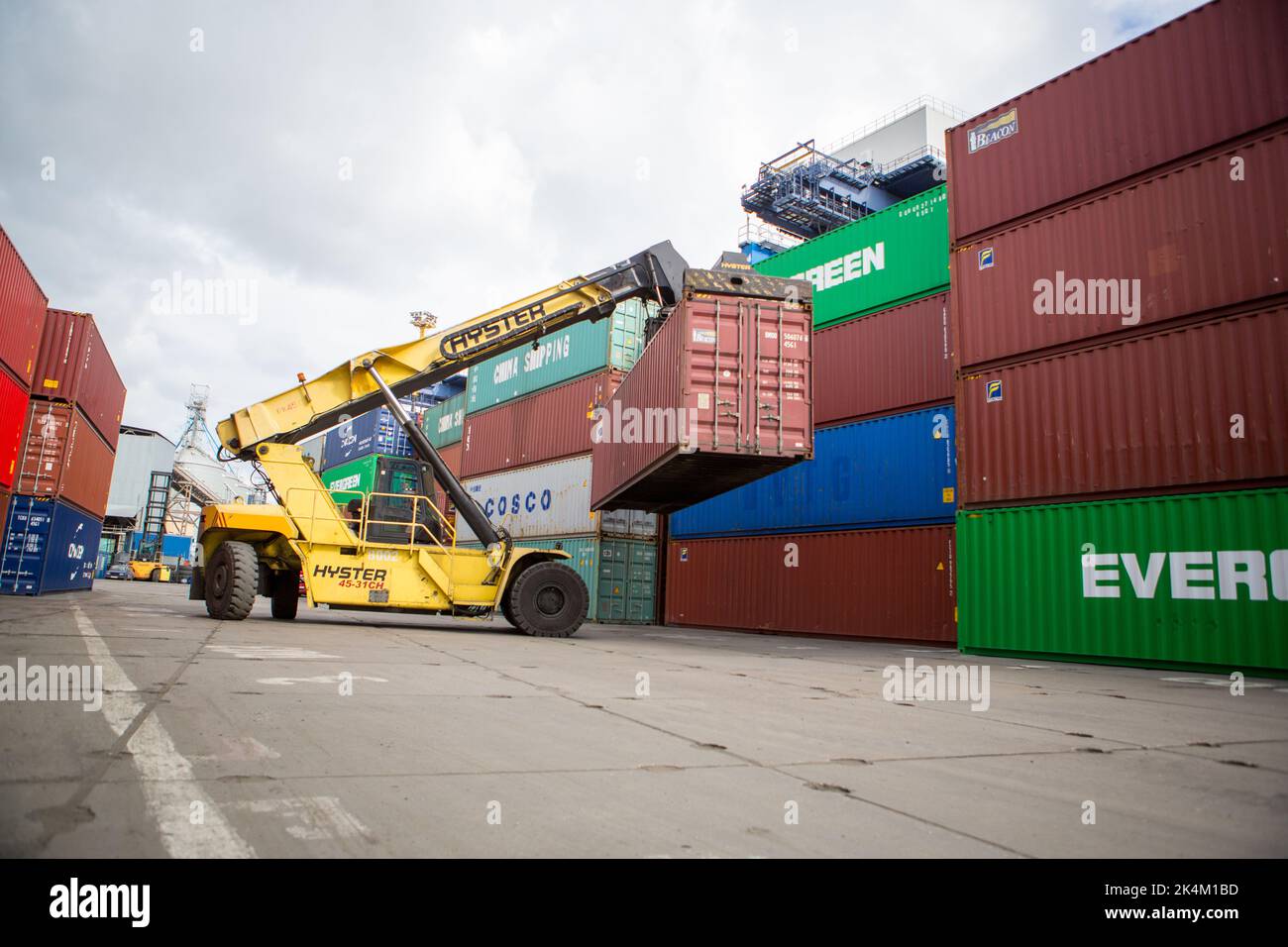 Forklift cargo containers in industrial hi-res stock photography and ...