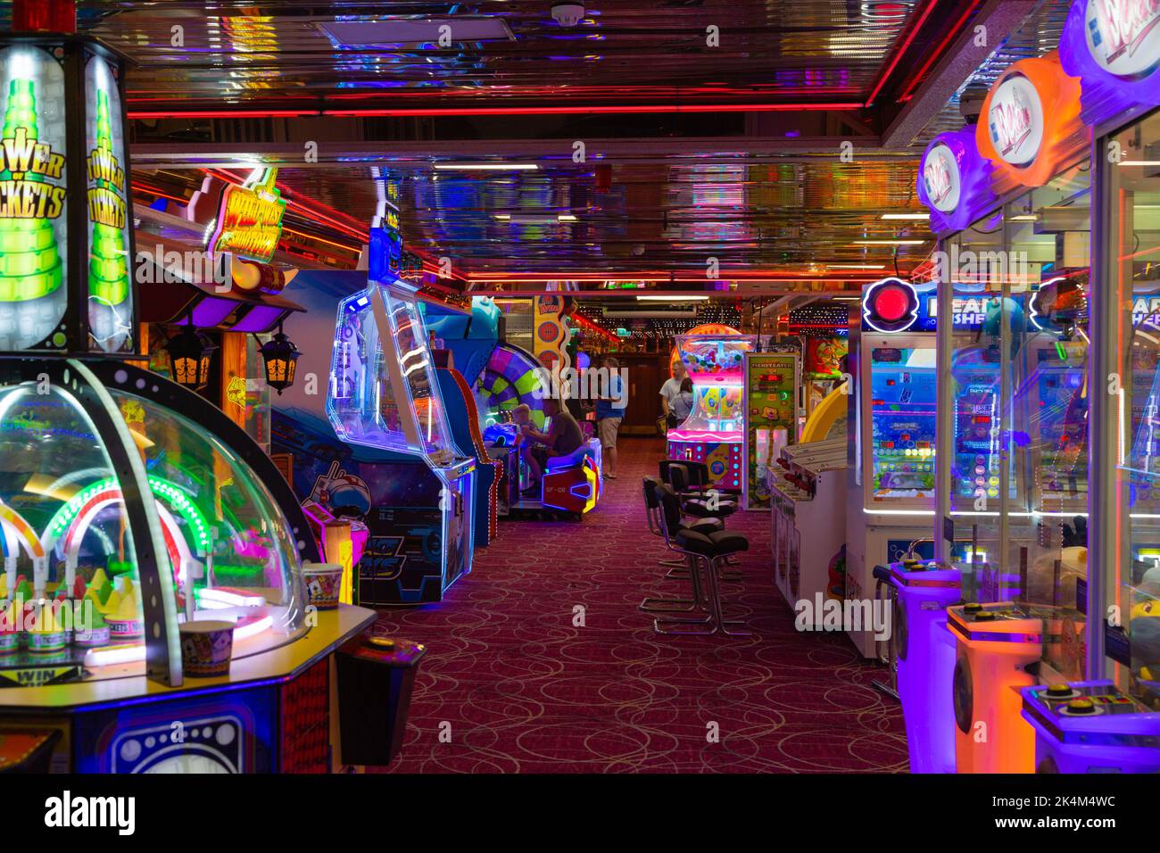 Seaside amusement arcade machines hi-res stock photography and images ...