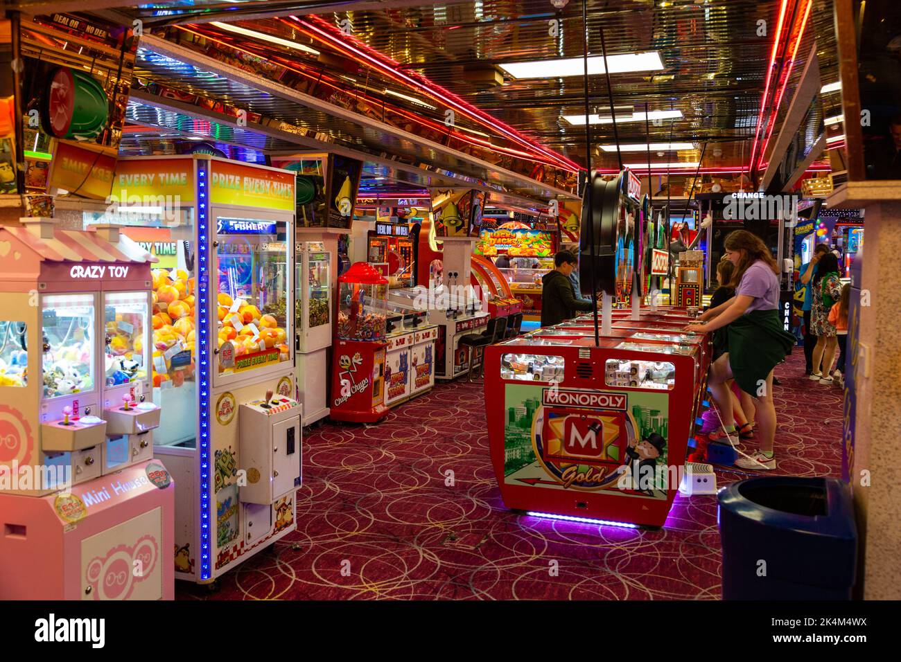 Slot machine, arcade, amusements, Hastings, East Sussex, uk Stock Photo ...