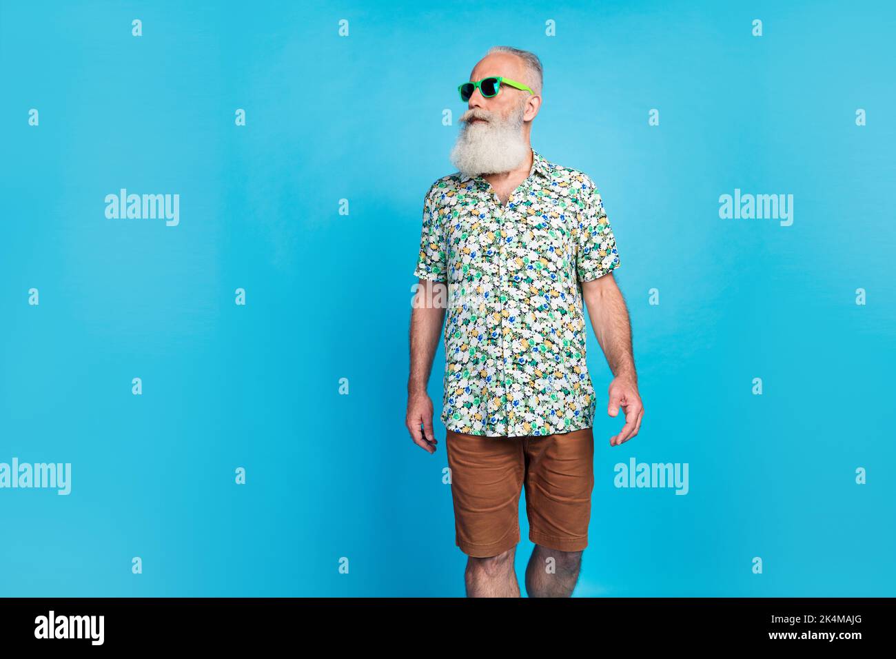 Elderly defile color hi-res stock photography and images - Alamy