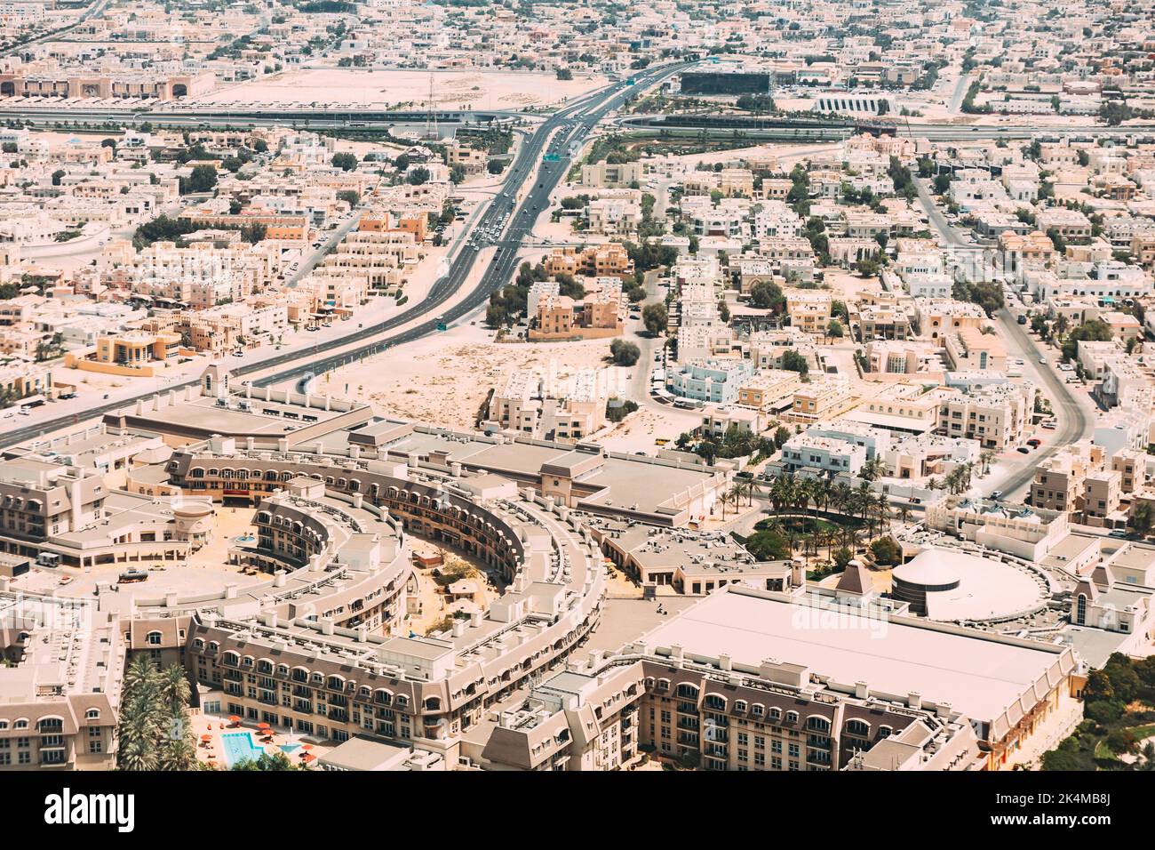 Dubai emirates flight land hi-res stock photography and images - Alamy