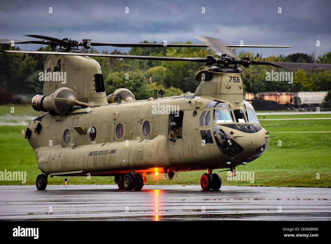 A New York Army National Guard CH-47F Chinook helicopters takes off ...