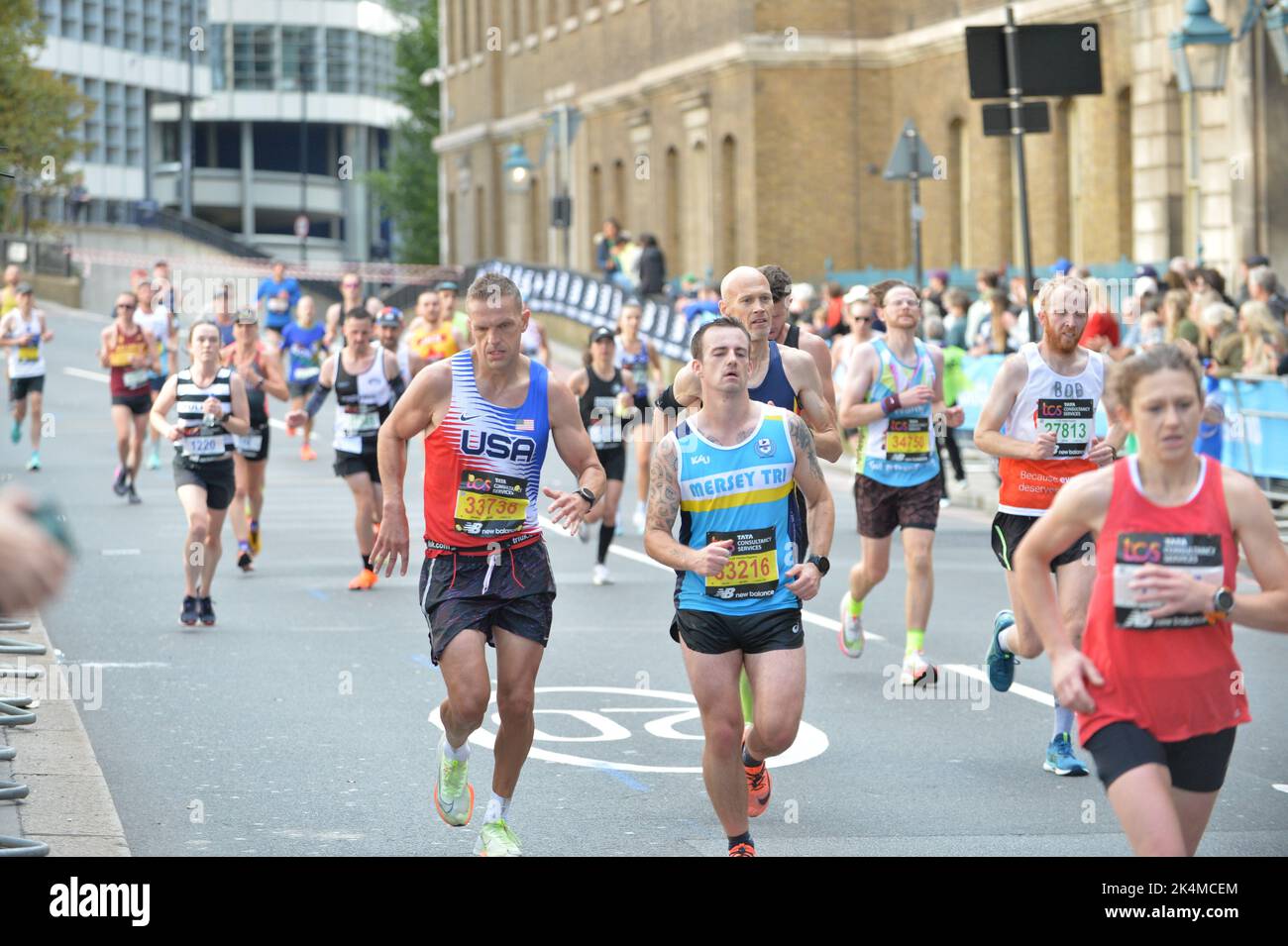 Large group of runners competing in the 2022 London marathon Stock ...