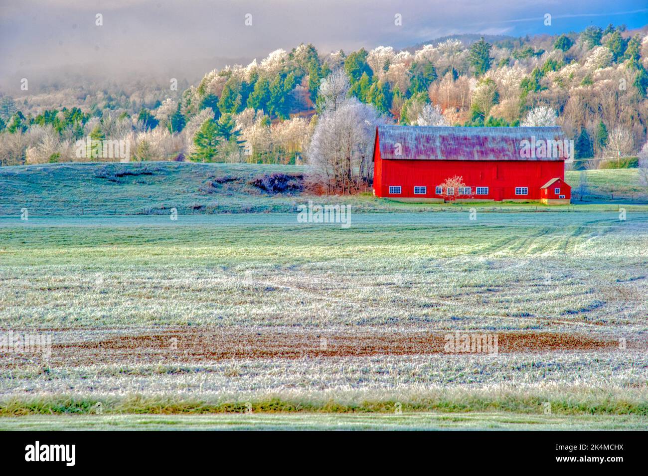 New england barn hi-res stock photography and images - Alamy