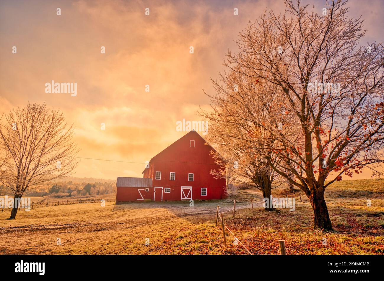 New england barn hi-res stock photography and images - Alamy