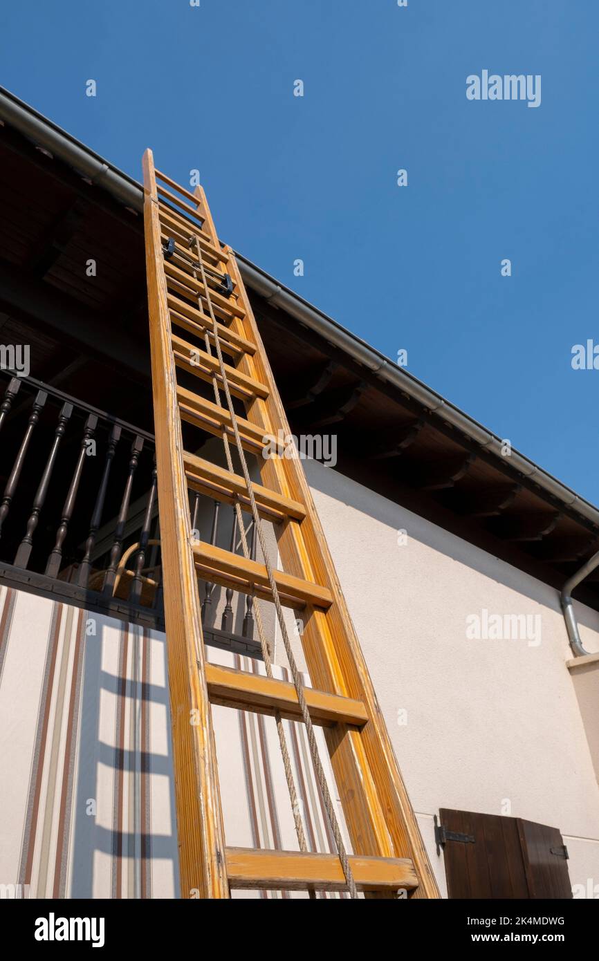 Ladder installation hi-res stock photography and images - Alamy