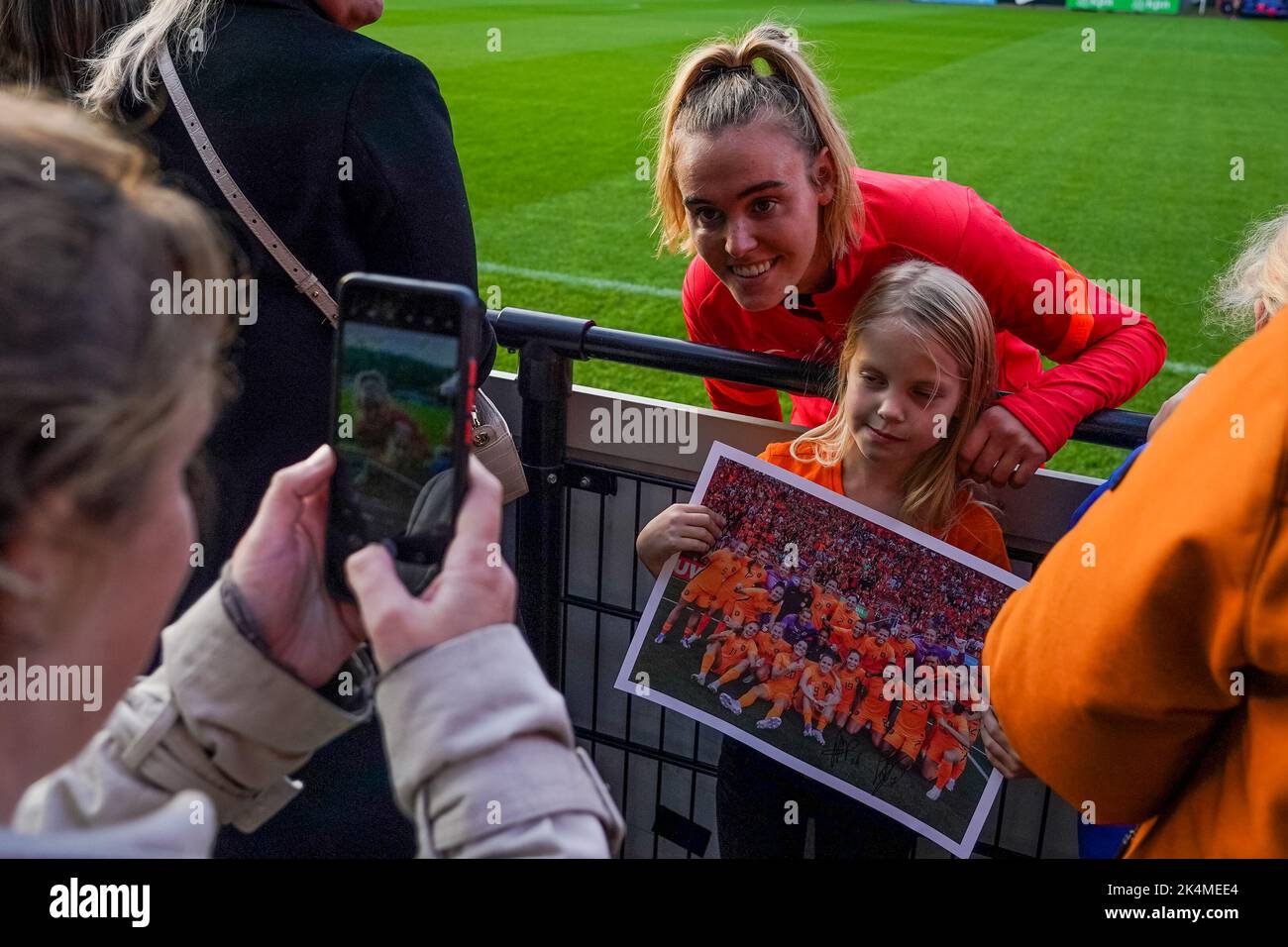 ZEIST, NETHERLANDS - OCTOBER 3: Jill Roord of the Netherlands during a ...