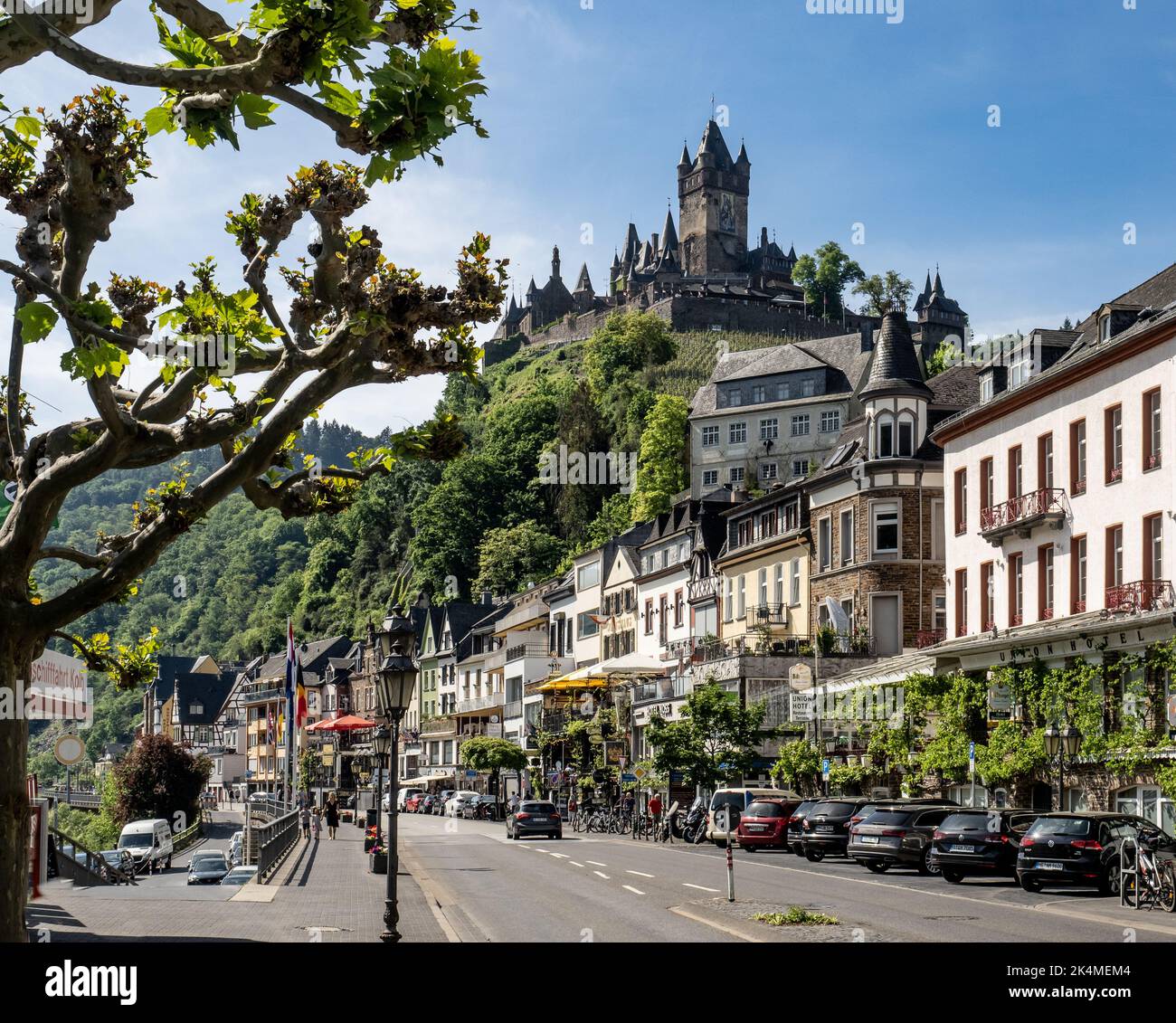 Main street of Cochem, with Reichsburg Stock Photo - Alamy