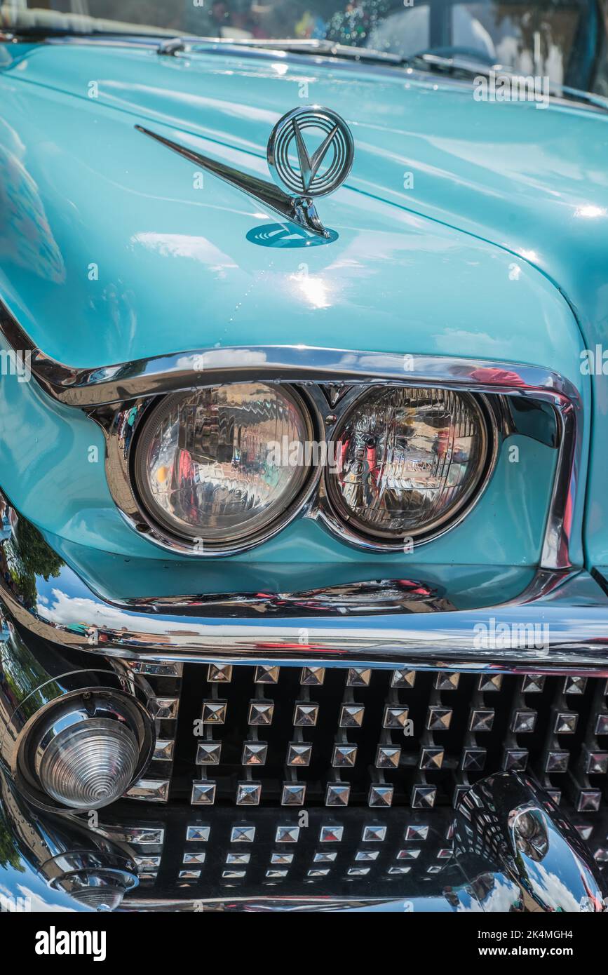 The front headlights and V emblem of a 1958 Buick Stock Photo - Alamy