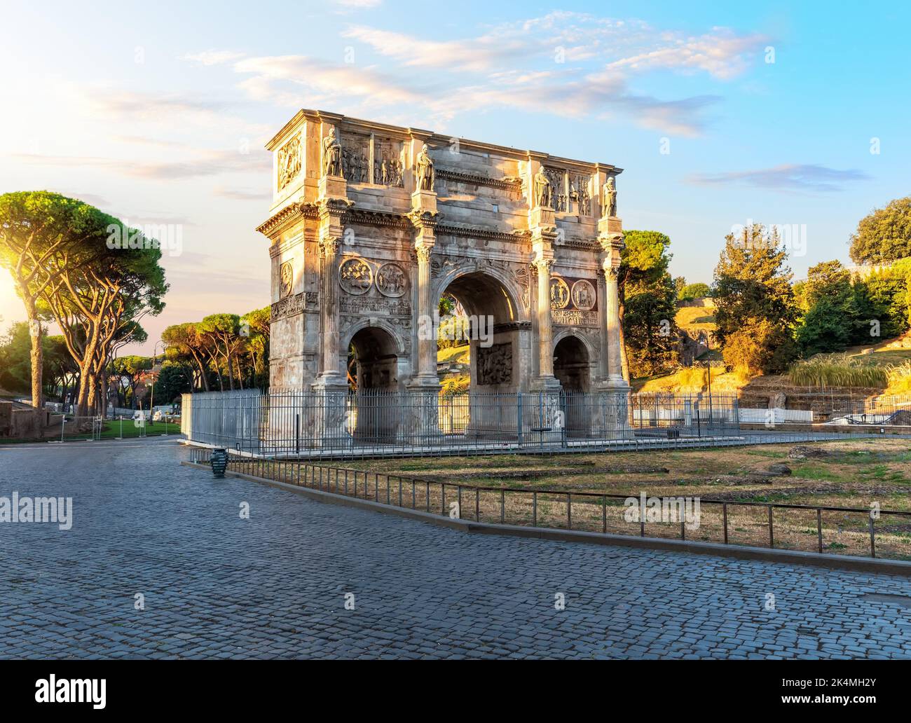 Antique triumphal arch hi-res stock photography and images - Alamy