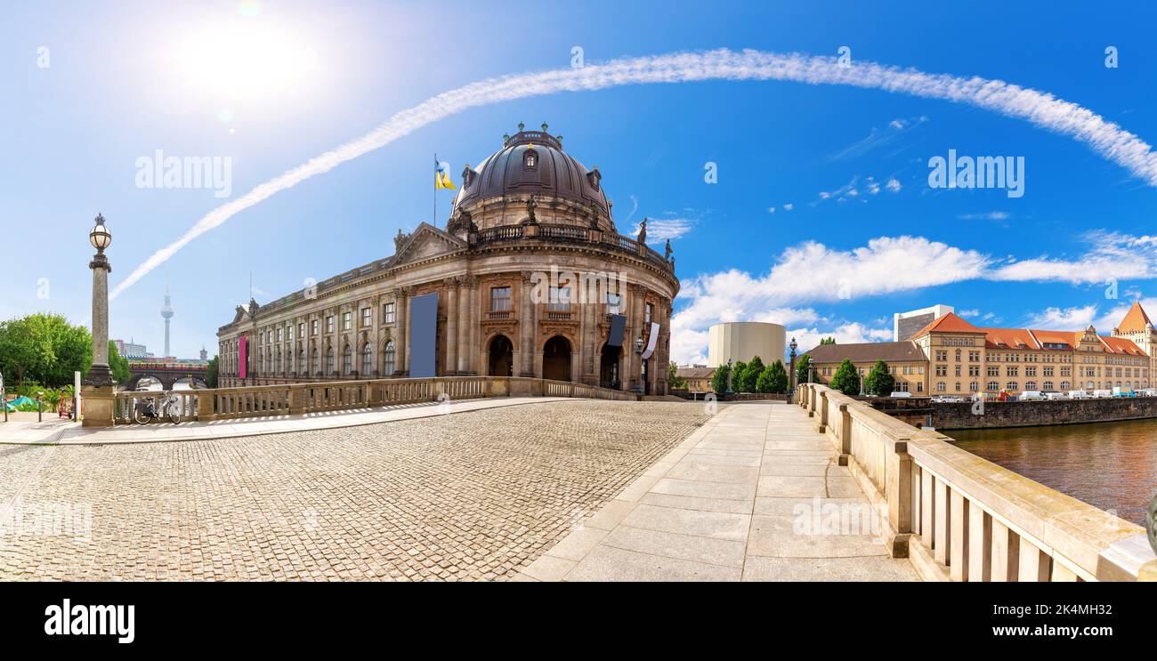 Island on the Spree with the most famous museums of Berlin, Germany, sunny day panorama Stock ...