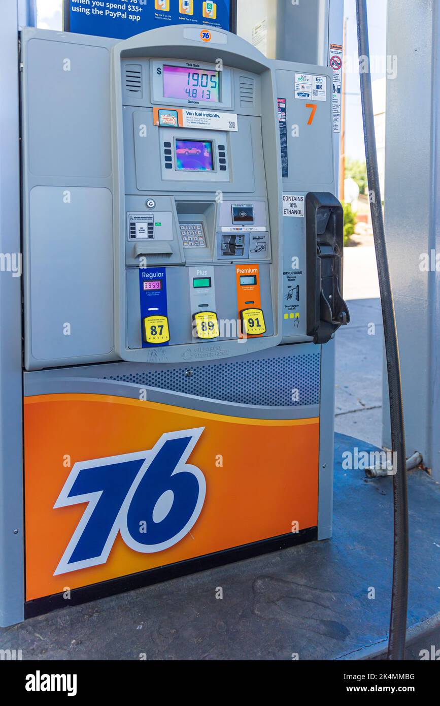 76 gas station pump hi-res stock photography and images - Alamy