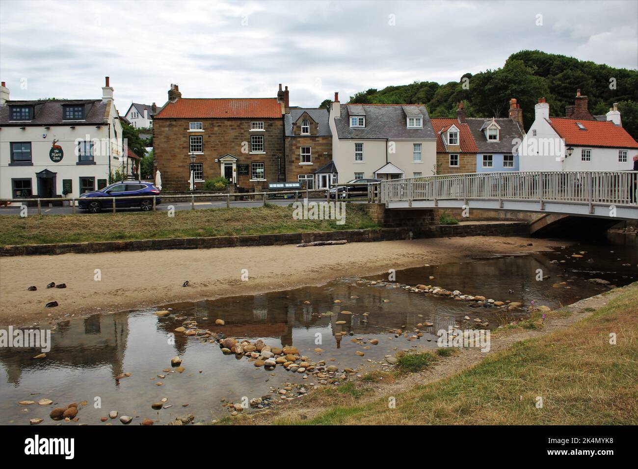 Cottages at sandsend hi-res stock photography and images - Alamy